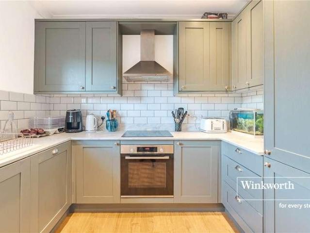 3 bed flat for sale
