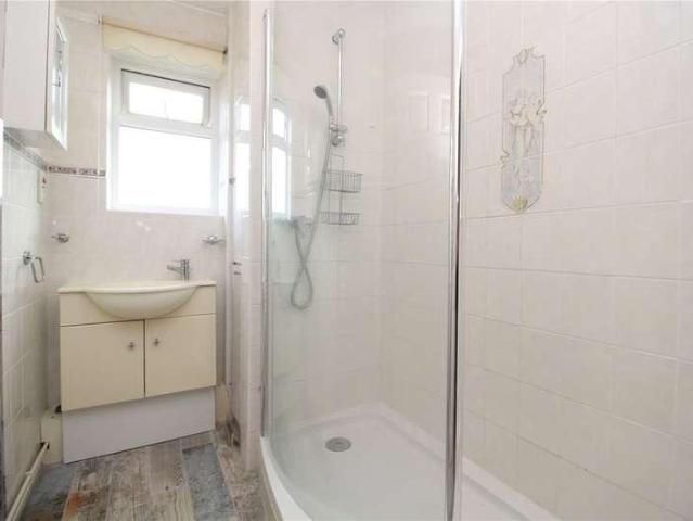 3 bed flat for sale