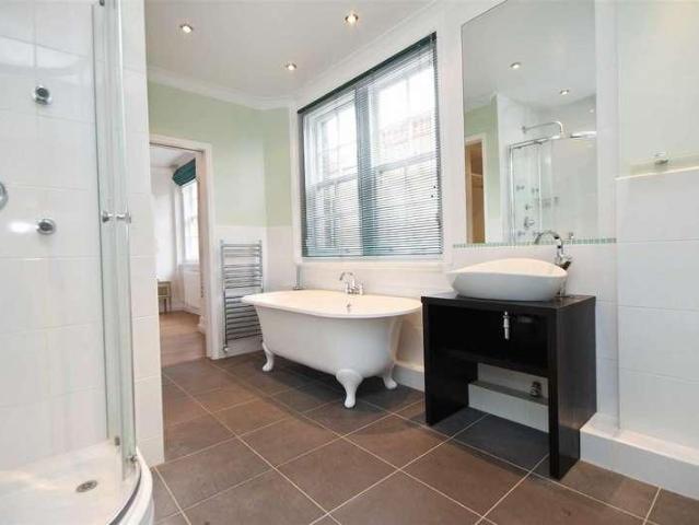 3 bed flat for sale