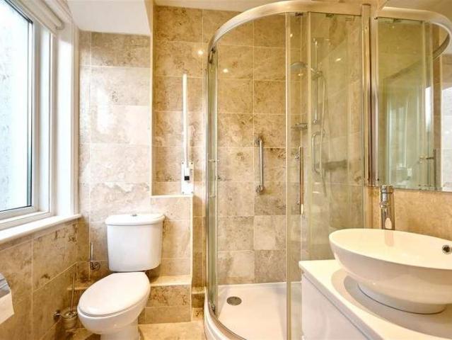 3 bed flat for sale