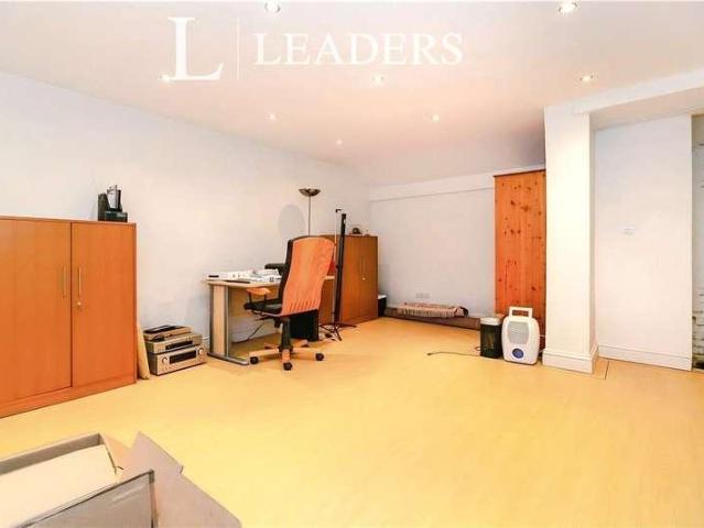 3 bed flat for sale