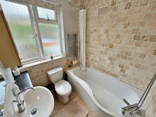 3 bed flat for sale
