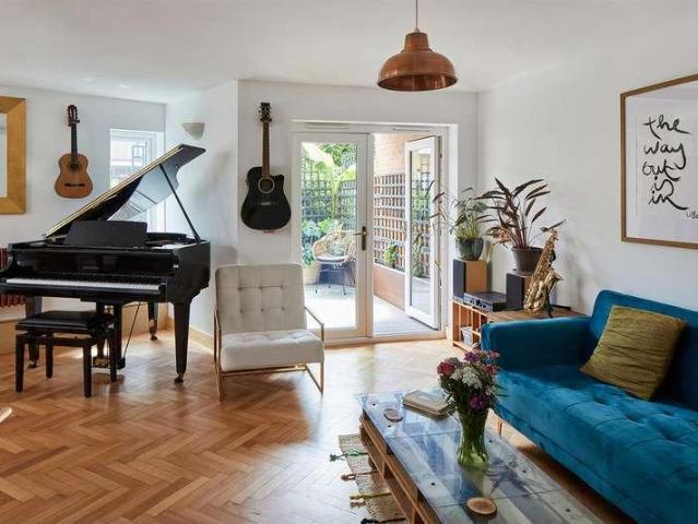 3 bed flat for sale