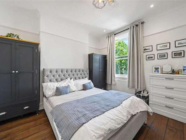 3 bed flat for sale