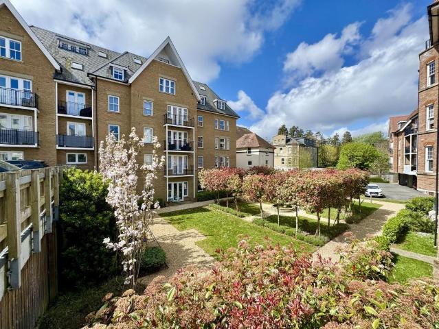3 bed flat for sale