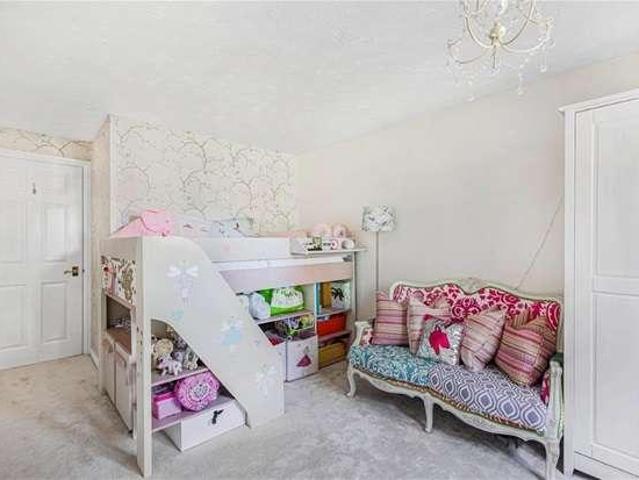 3 bed flat for sale