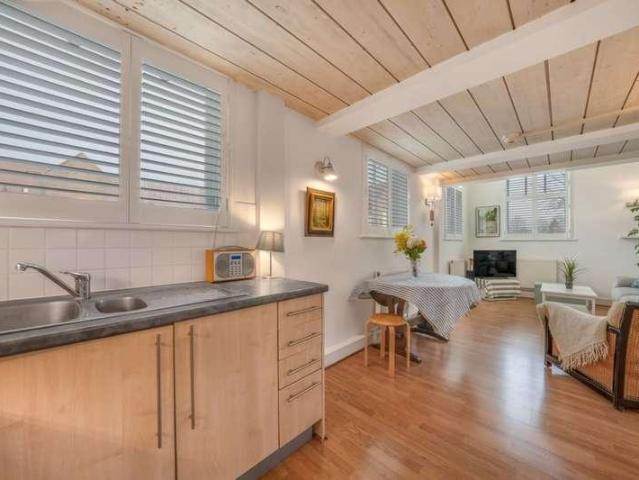 3 bed flat for sale
