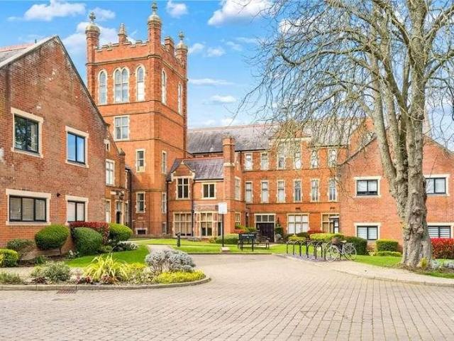 3 bed flat for sale