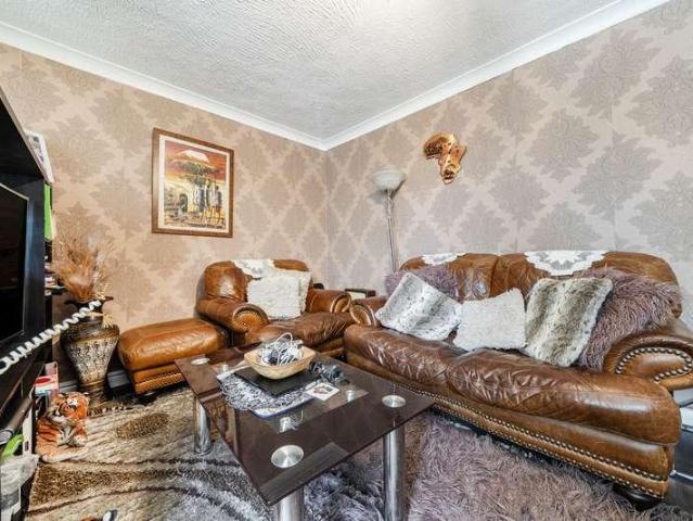 3 bed flat for sale