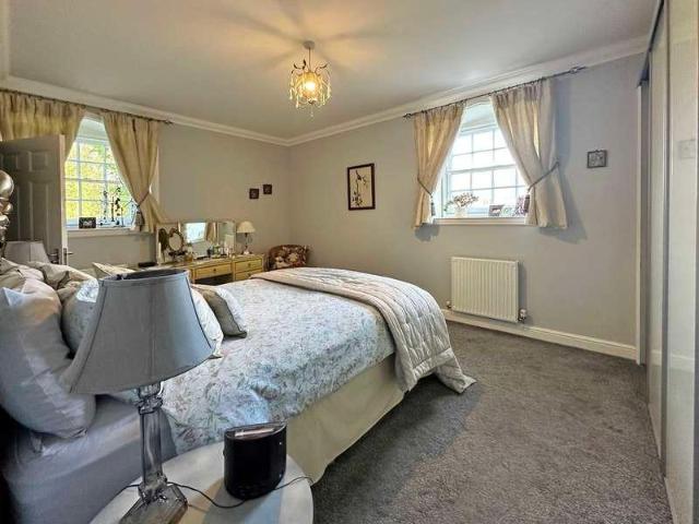 3 bed flat for sale