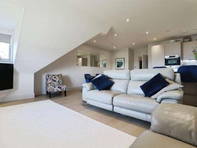 3 bed flat for sale