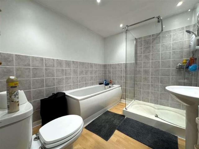 3 bed flat for sale