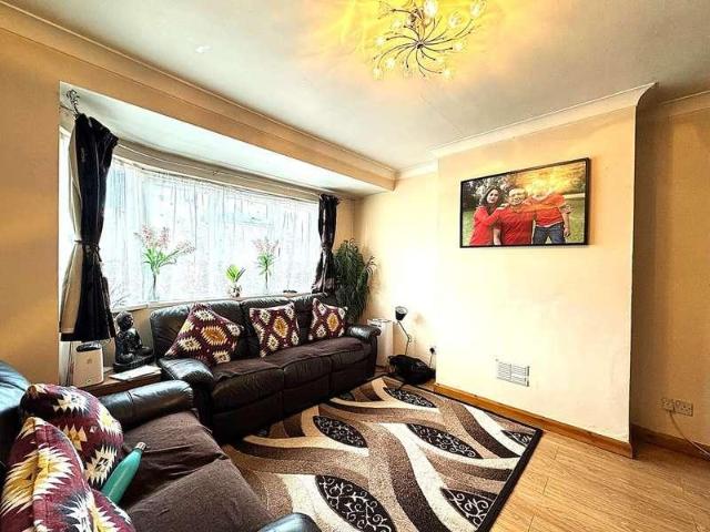 3 bed flat for sale