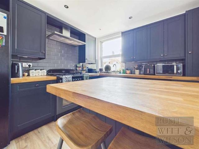 3 bed flat for sale