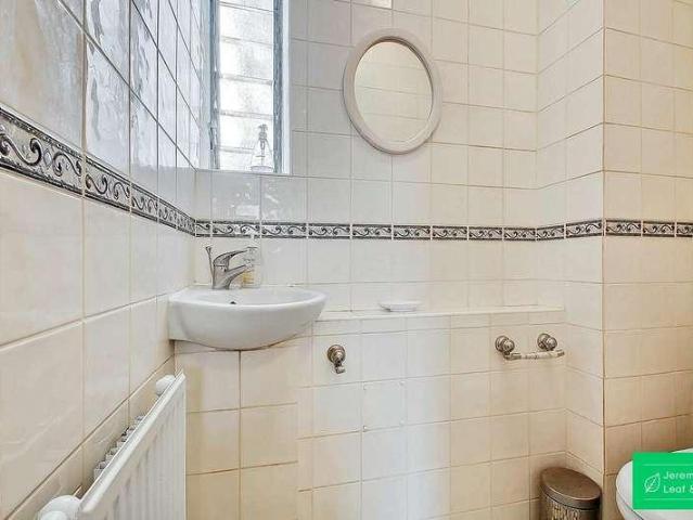 3 bed flat for sale