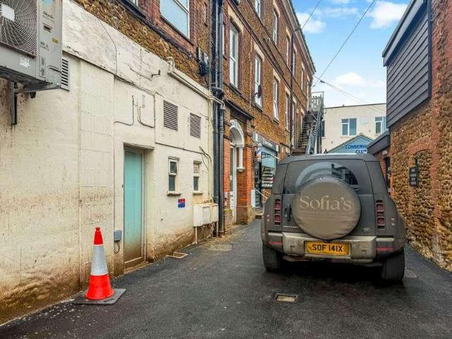3 bed flat for sale