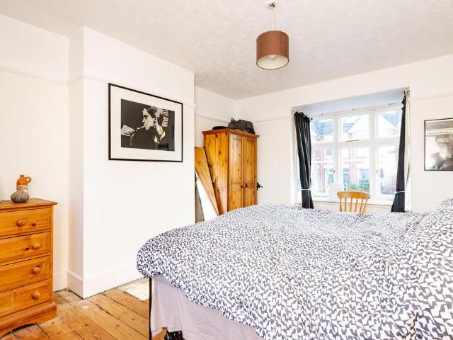 3 bed flat for sale