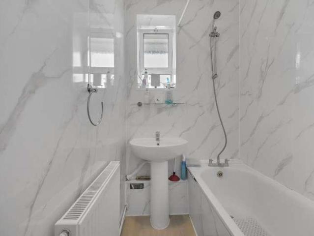 3 bed flat for sale