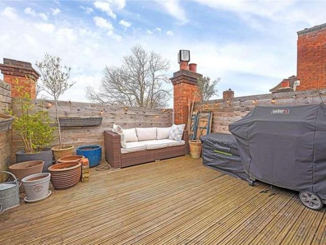 3 bed flat for sale