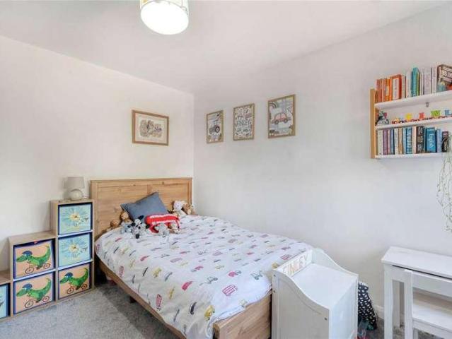3 bed flat for sale
