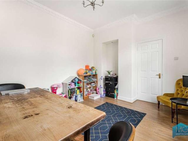 3 bed flat for sale