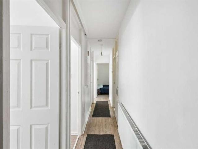 3 bed flat for sale