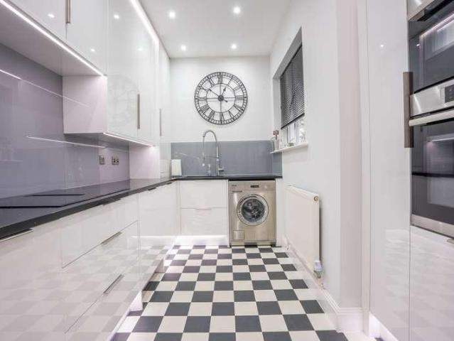 3 bed flat for sale