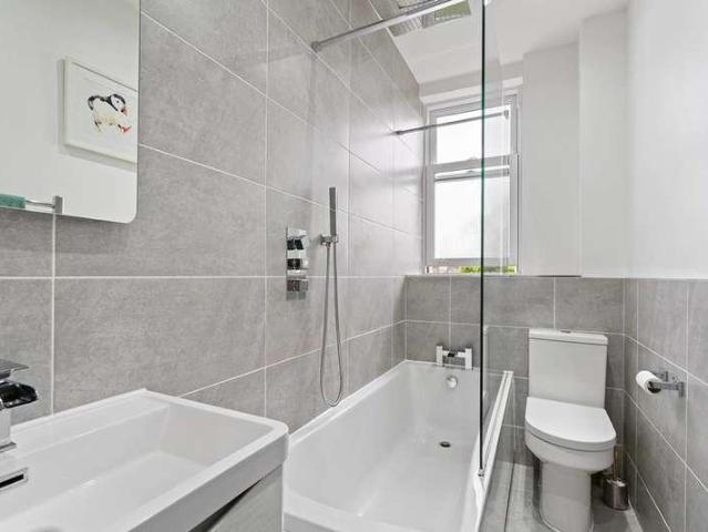3 bed flat for sale