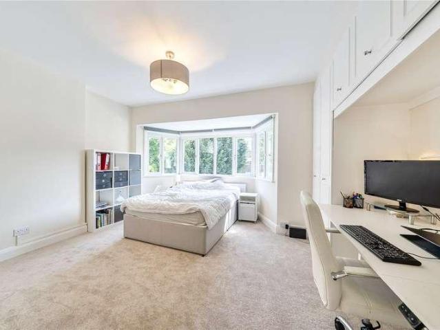 3 bed flat for sale