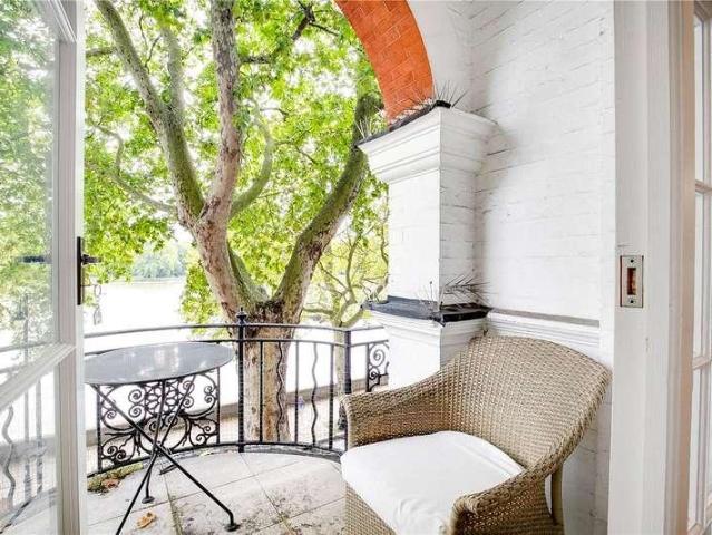 3 bed flat for sale