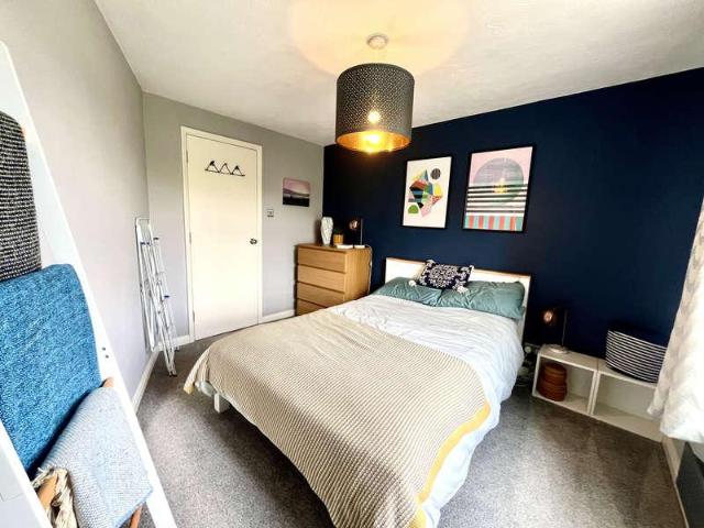 3 bed flat for sale