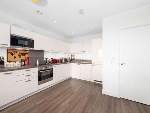 3 bed flat for sale