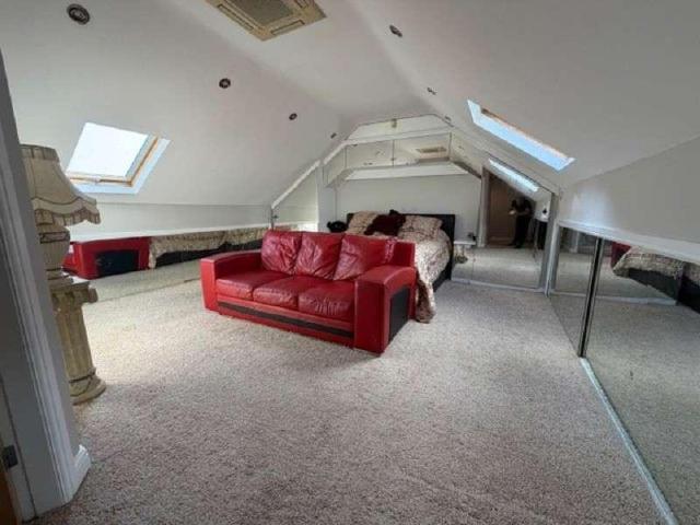 3 bed flat for sale