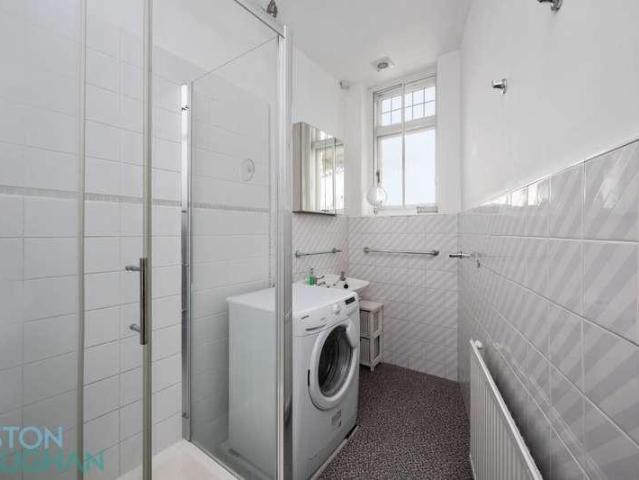 3 bed flat for sale