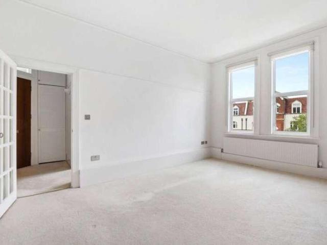 3 bed flat for sale