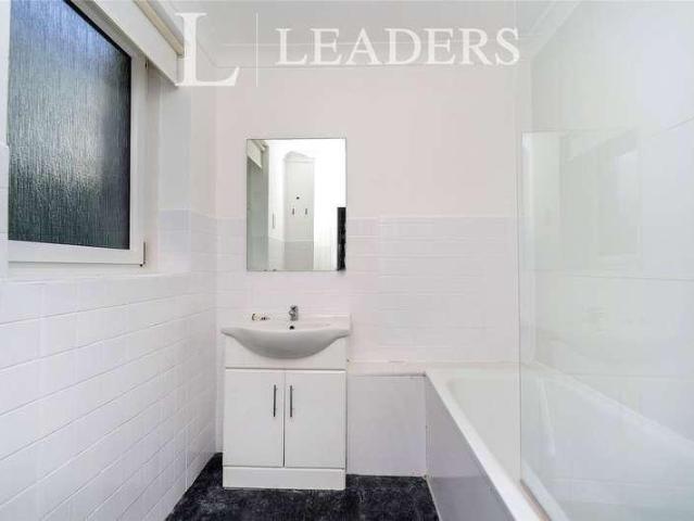 3 bed flat for sale