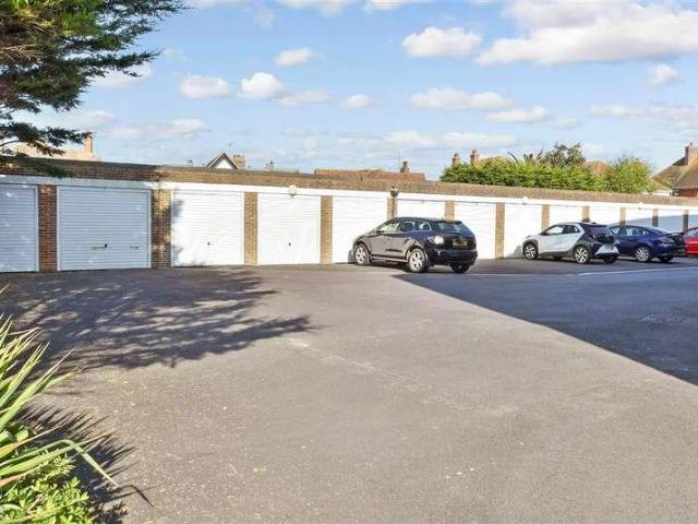 3 bed flat for sale
