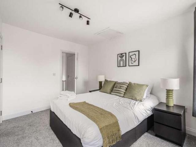 3 bed flat for sale