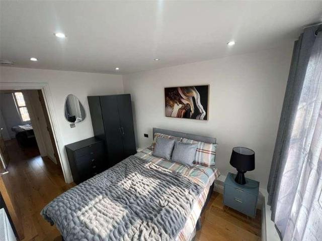 3 bed flat for sale