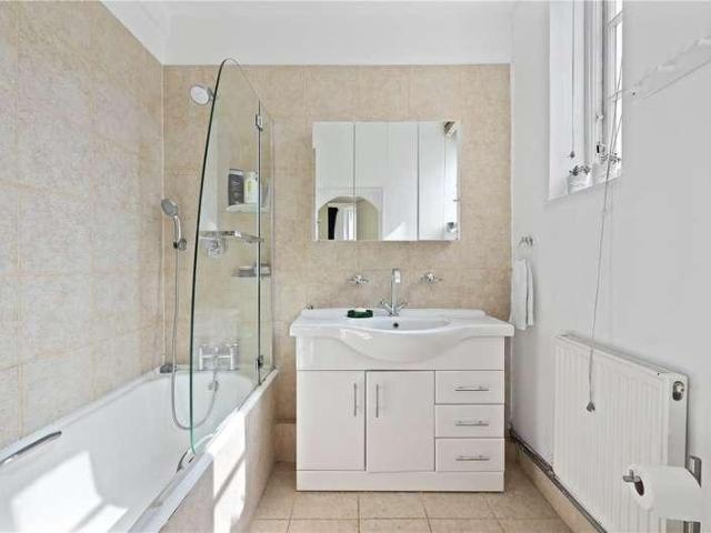 3 bed flat for sale