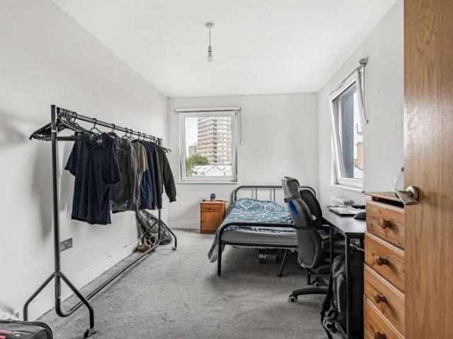 3 bed flat for sale