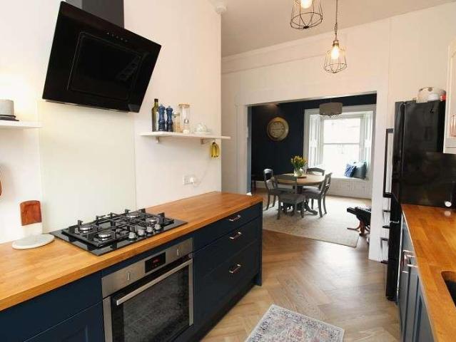 3 bed flat for sale