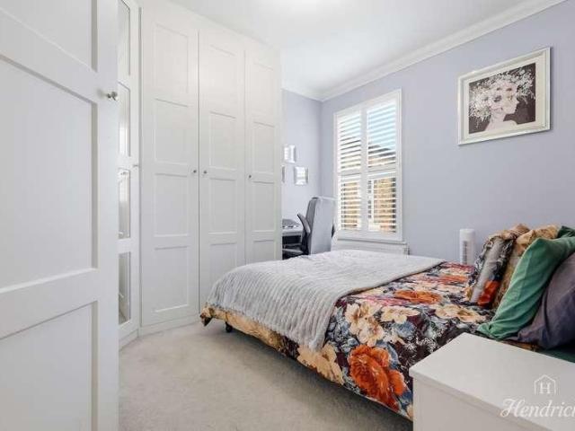 3 bed flat for sale