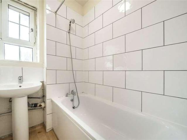 3 bed flat for sale