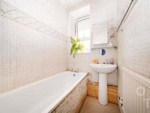 3 bed flat for sale