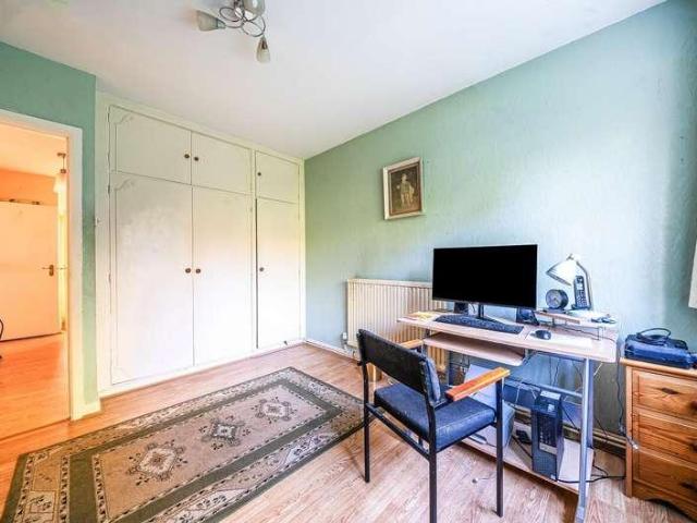 3 bed flat for sale