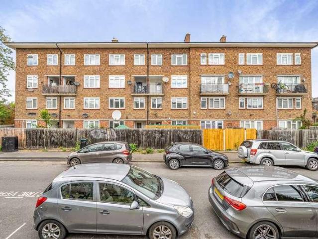 3 bed flat for sale