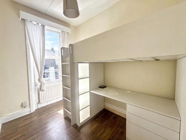 3 bed flat for sale