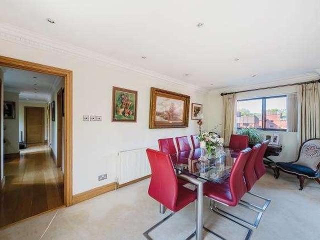 3 bed flat for sale