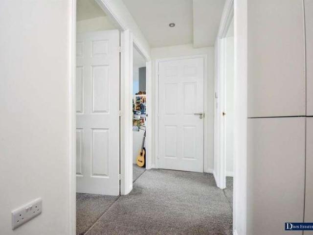 3 bed flat for sale